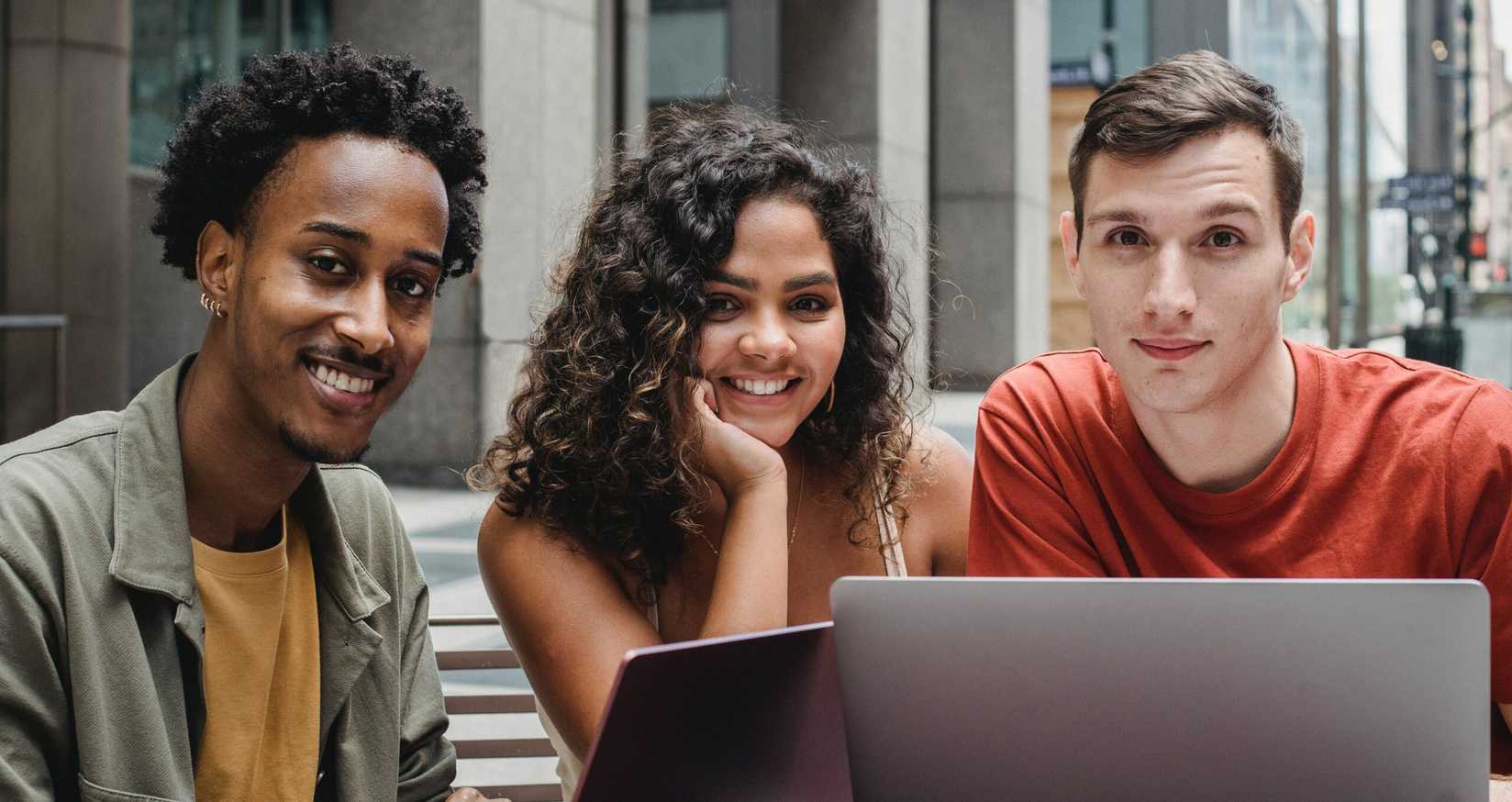 eloomi joins forces with Dayforce