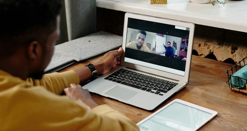 Synchronous vs. Asynchronous Communication Examples | eloomi Synchronous vs. Asynchronous Communication Examples | eloomi